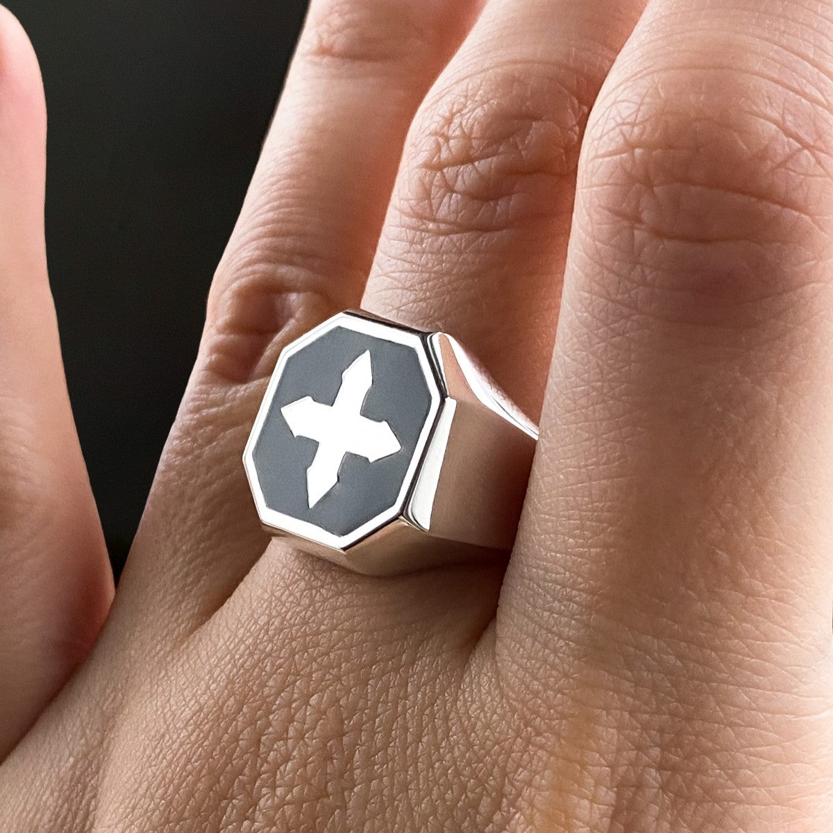 SIGNET RING "PASTOR" WITH BLACK ENAMEL | SILVER - Hands Remember