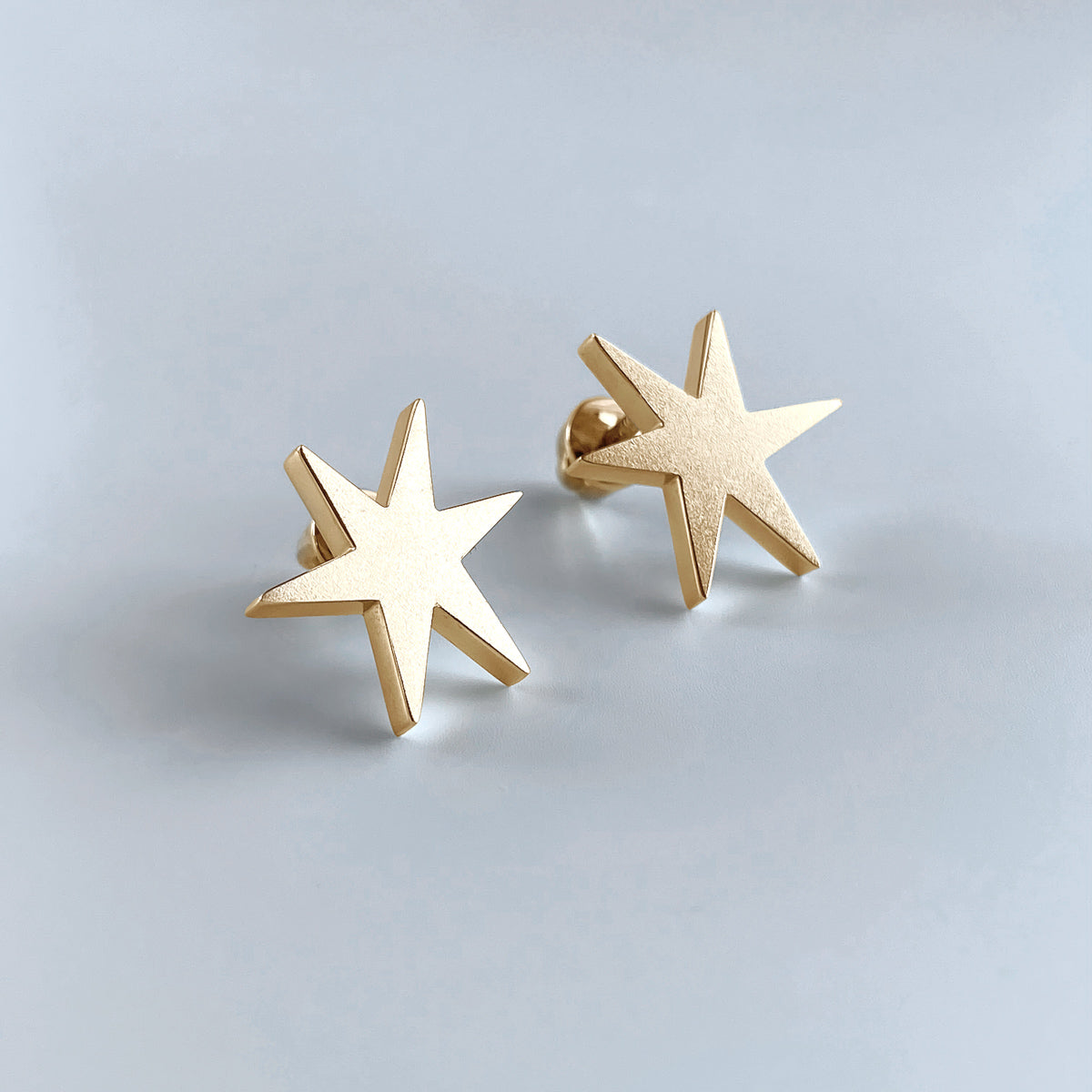 STUDS "MAGIC STARS" | GOLD - Hands Remember