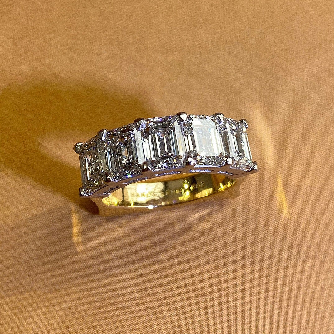 RING "EDGE" WITH DIAMONDS / SOLID GOLD - Hands Remember